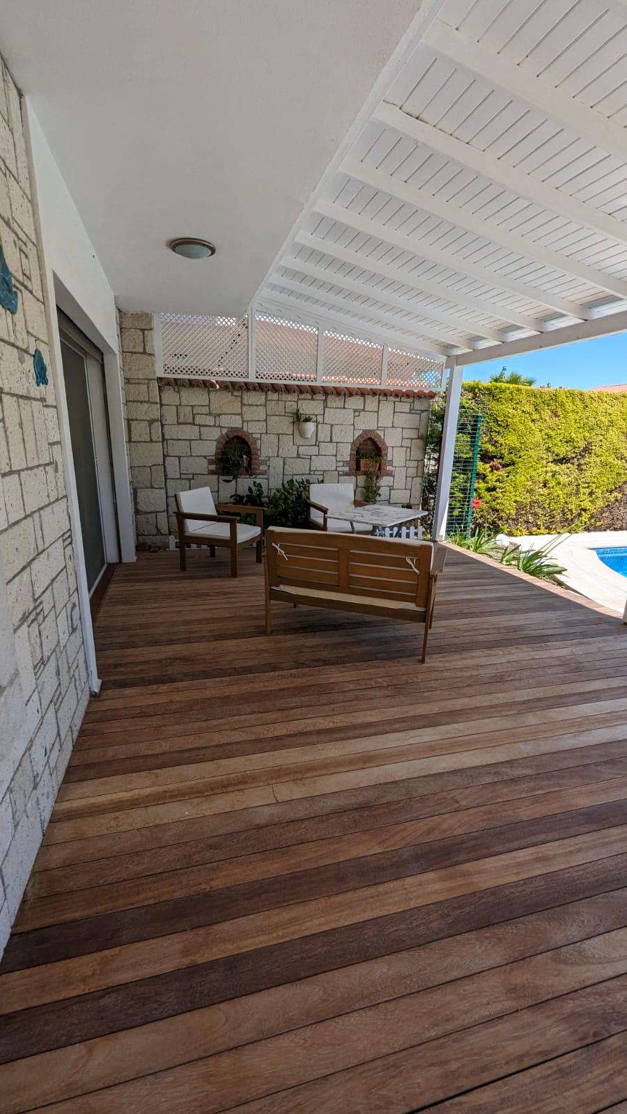 Çeşme Alaçatı Göbene'de , Taş Mimari , 4 Oda 1 Salon , Geniş Bahçe ve ...